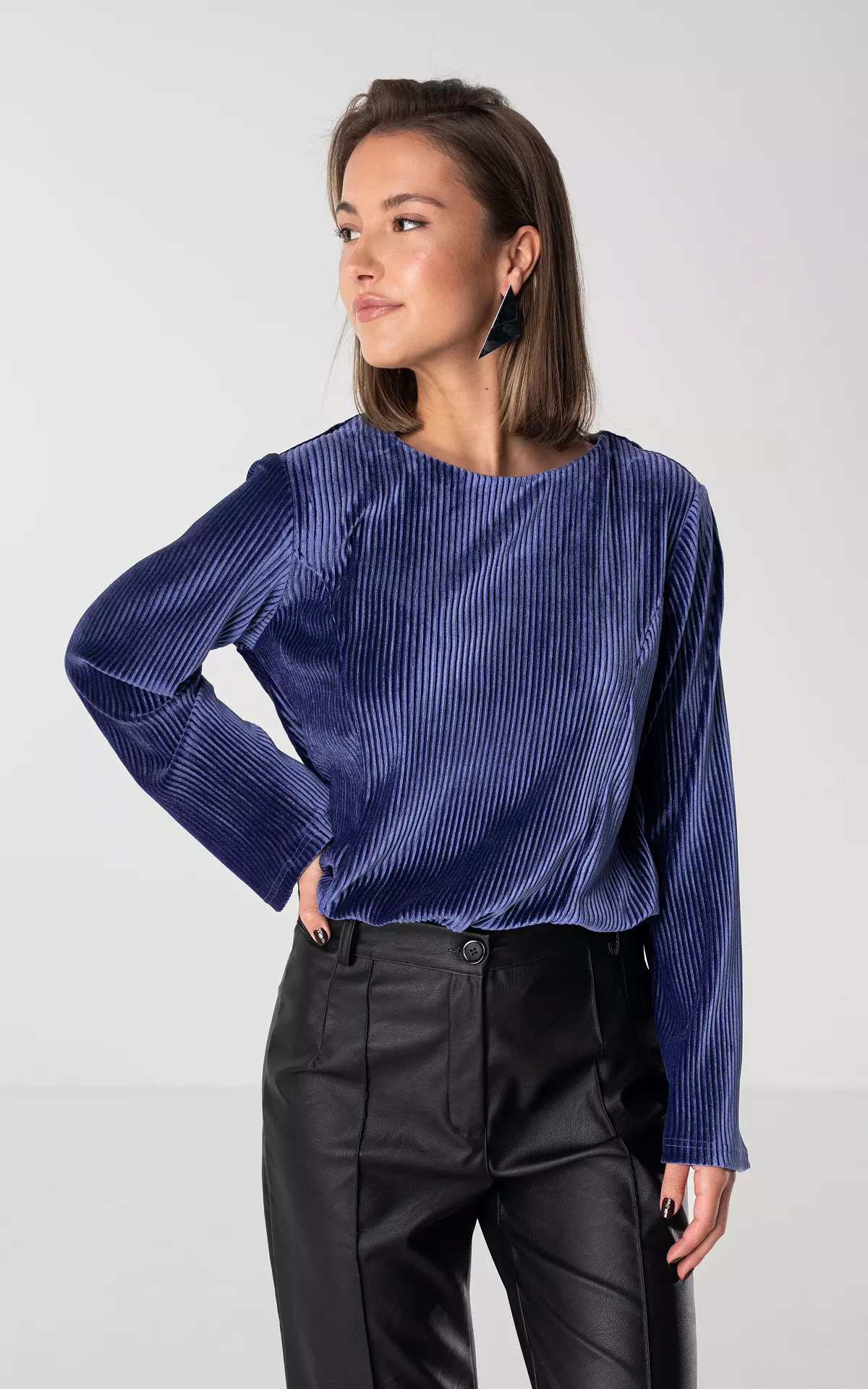 Velvet top with round neck - Blue | Guts & Gusto