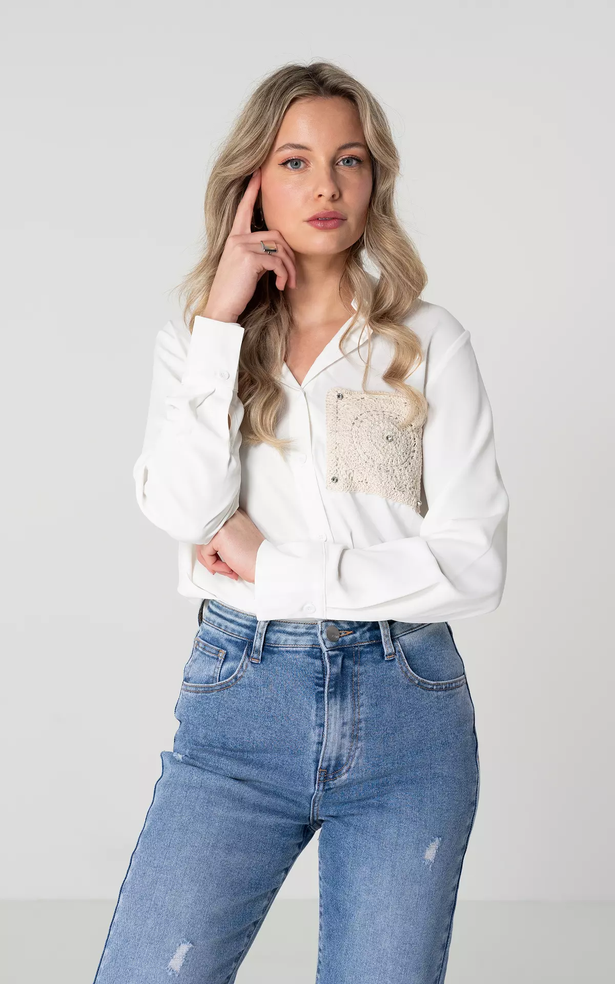Basic blouse with crocheted chest pocket - White