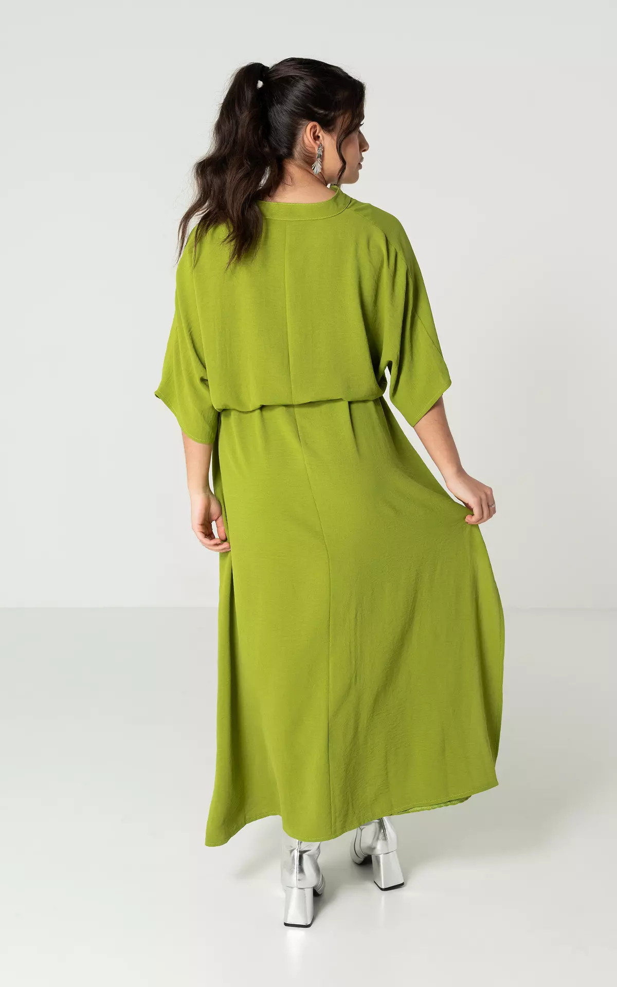 Maxi jurk met v-hals - Limegroen | Guts & Gusto