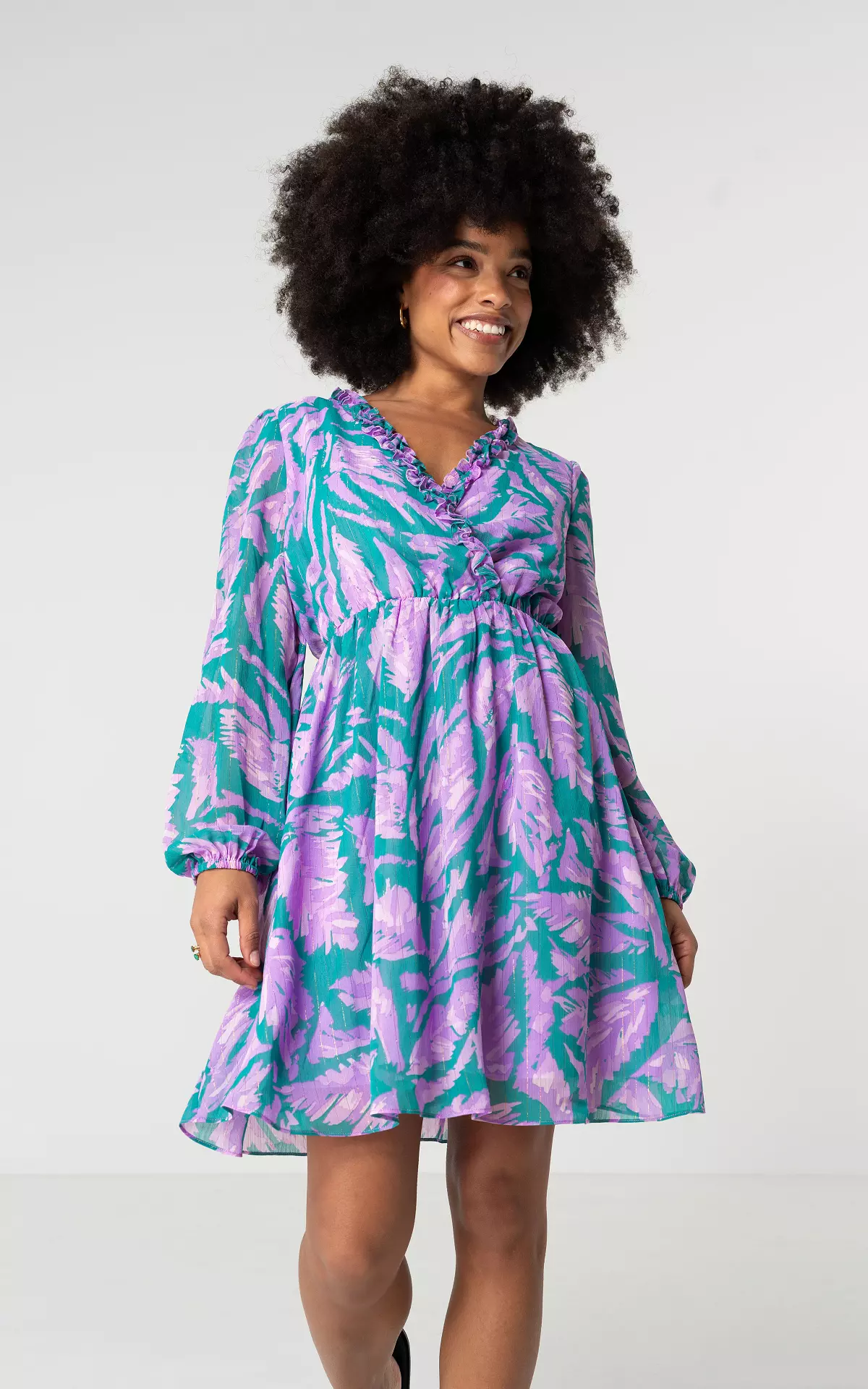 Jurk met v-hals overslag - Lila Groen | Guts & Gusto