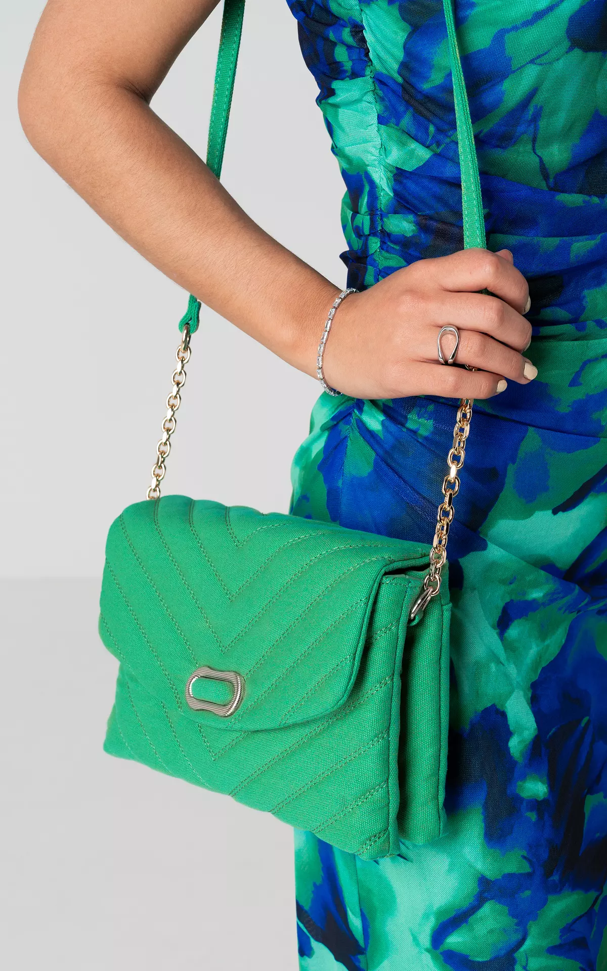 Bag with gold-coloured details - Green | Guts & Gusto